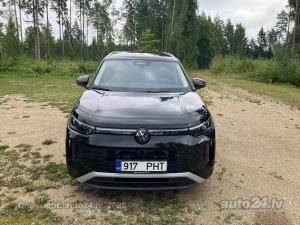 Melns Volkswagen Tayron 2025 Tartu, ar dzinēja tilpumu 1.50 L un nobraukumu 20 tūkst. km par 39300 €, foto 3 vietnē AUTOMOTO.COM.LV
