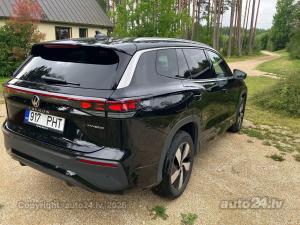 Melns Volkswagen Tayron 2025 Tartu, ar dzinēja tilpumu 1.50 L un nobraukumu 20 tūkst. km par 39300 €, foto 4 vietnē AUTOMOTO.COM.LV