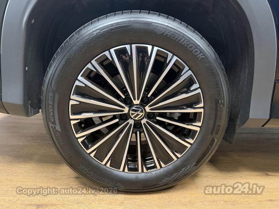 Black Volkswagen Tayron 2026 in Tallinn, with an engine capacity of 2.00 L and mileage of 6 thousand km for 50990 €, photo 8 on AUTOMOTO.COM.LV