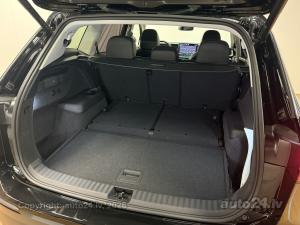 Black Volkswagen Tayron 2026 in Tallinn, with an engine capacity of 2.00 L and mileage of 6 thousand km for 50990 €, photo 9 on AUTOMOTO.COM.LV