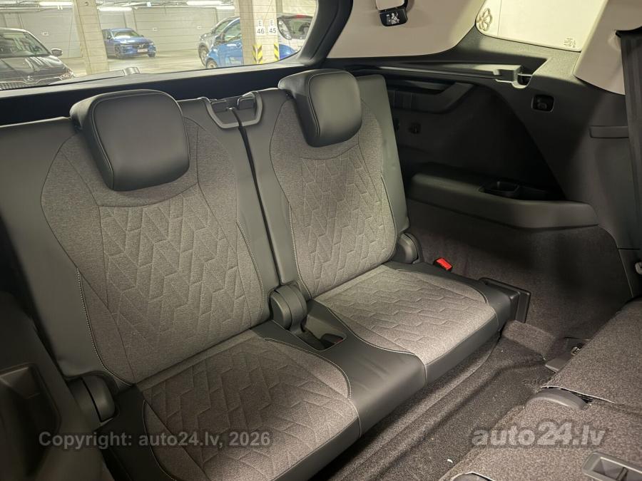Black Volkswagen Tayron 2026 in Tallinn, with an engine capacity of 2.00 L and mileage of 6 thousand km for 50990 €, photo 13 on AUTOMOTO.COM.LV
