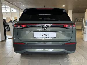 Green Volkswagen Tayron 2026 in Valmiera, with an engine capacity of 1.50 L and mileage of 0 thousand km for 40910 €, photo 7 on AUTOMOTO.COM.LV