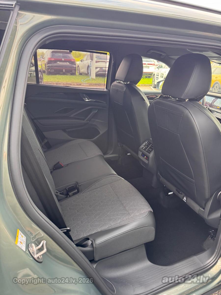 Zaļš Volkswagen Tayron 2026 Viljandi, ar dzinēja tilpumu 2.00 L un nobraukumu 0 tūkst. km par 48691 €, foto 9 vietnē AUTOMOTO.COM.LV