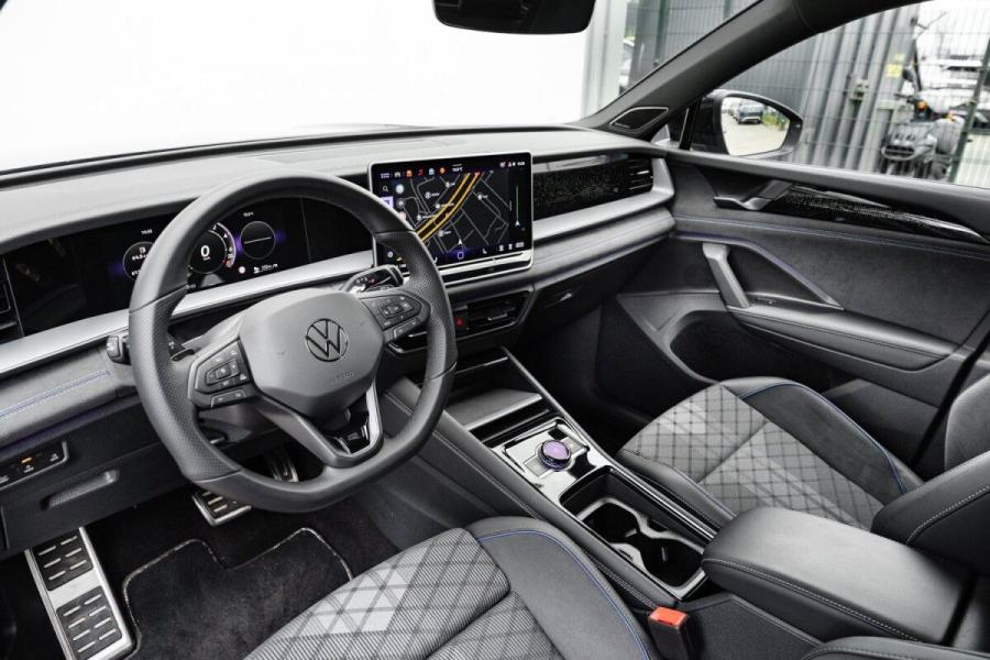 Pelēks Volkswagen Tayron 2025 Rīga, ar dzinēja tilpumu 1.50 L un nobraukumu 9 tūkst. km par 48900 €, foto 37 vietnē AUTOMOTO.COM.LV