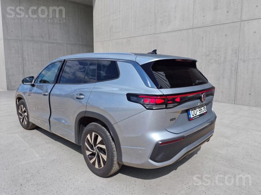 Pelēks Volkswagen Tayron 2025 Rīga, ar dzinēja tilpumu 1.50 L un nobraukumu 32 tūkst. km par 34400 €, foto 4 vietnē AUTOMOTO.COM.LV
