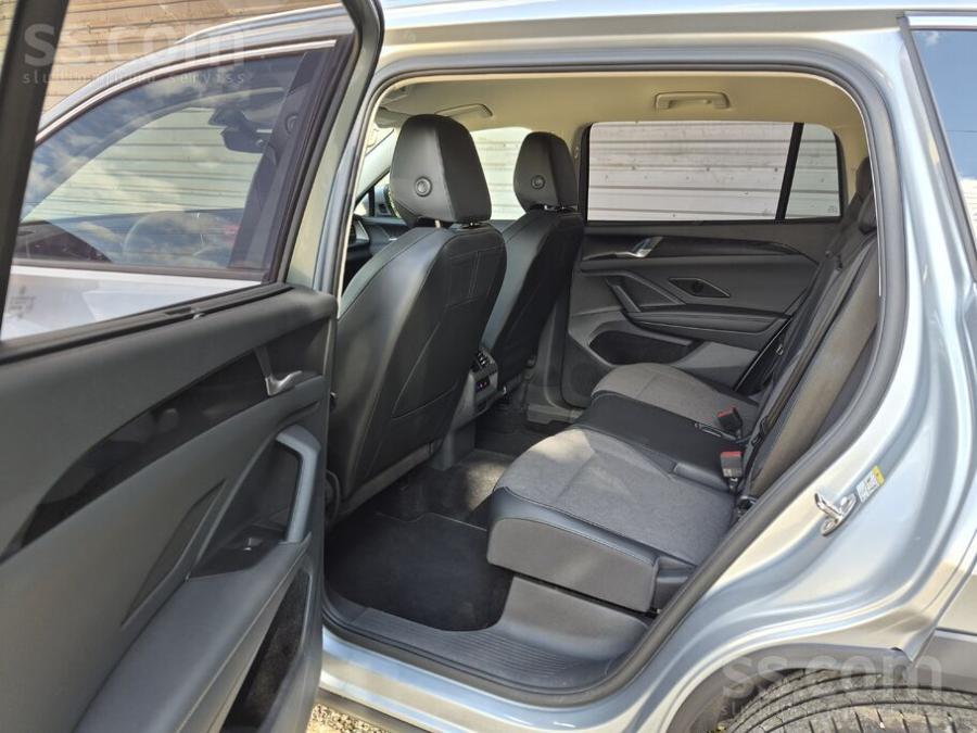 Pelēks Volkswagen Tayron 2025 Rīga, ar dzinēja tilpumu 1.50 L un nobraukumu 32 tūkst. km par 34400 €, foto 11 vietnē AUTOMOTO.COM.LV
