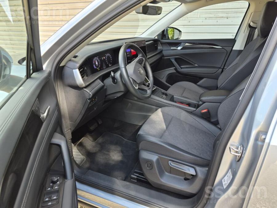 Pelēks Volkswagen Tayron 2025 Rīga, ar dzinēja tilpumu 1.50 L un nobraukumu 32 tūkst. km par 34400 €, foto 12 vietnē AUTOMOTO.COM.LV