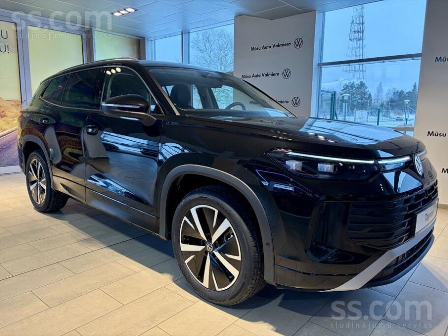 Pelēks Volkswagen Tayron 2026 Valmiera, ar dzinēja tilpumu 1.50 L un nobraukumu 7 tūkst. km par 42130 €, foto 1 vietnē AUTOMOTO.COM.LV