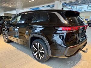 Pelēks Volkswagen Tayron 2026 Valmiera, ar dzinēja tilpumu 1.50 L un nobraukumu 7 tūkst. km par 42130 €, foto 5 vietnē AUTOMOTO.COM.LV