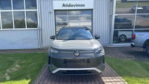 Pelēks Volkswagen Tayron 2026 Panevēža, ar dzinēja tilpumu 1.50 L un nobraukumu 10 tūkst. km par 41400 €, foto 3 vietnē AUTOMOTO.COM.LV