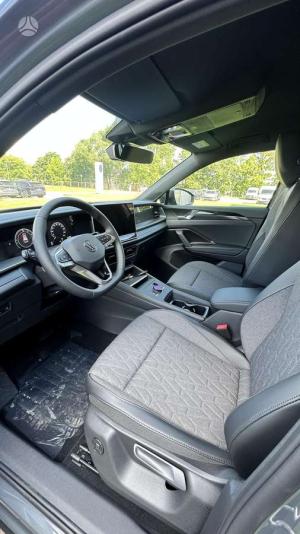 Pelēks Volkswagen Tayron 2026 Panevēža, ar dzinēja tilpumu 1.50 L un nobraukumu 10 tūkst. km par 41400 €, foto 8 vietnē AUTOMOTO.COM.LV