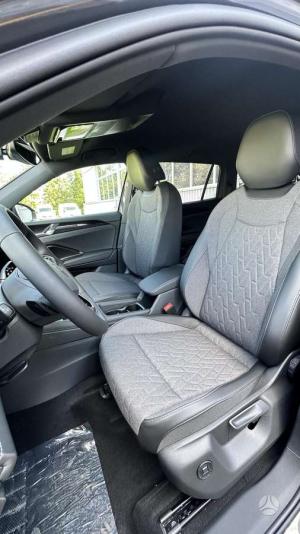 Pelēks Volkswagen Tayron 2026 Panevēža, ar dzinēja tilpumu 1.50 L un nobraukumu 10 tūkst. km par 41400 €, foto 9 vietnē AUTOMOTO.COM.LV