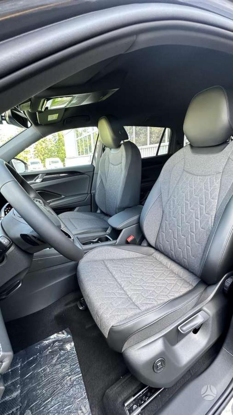 Pelēks Volkswagen Tayron 2026 Panevēža, ar dzinēja tilpumu 1.50 L un nobraukumu 10 tūkst. km par 41400 €, foto 9 vietnē AUTOMOTO.COM.LV
