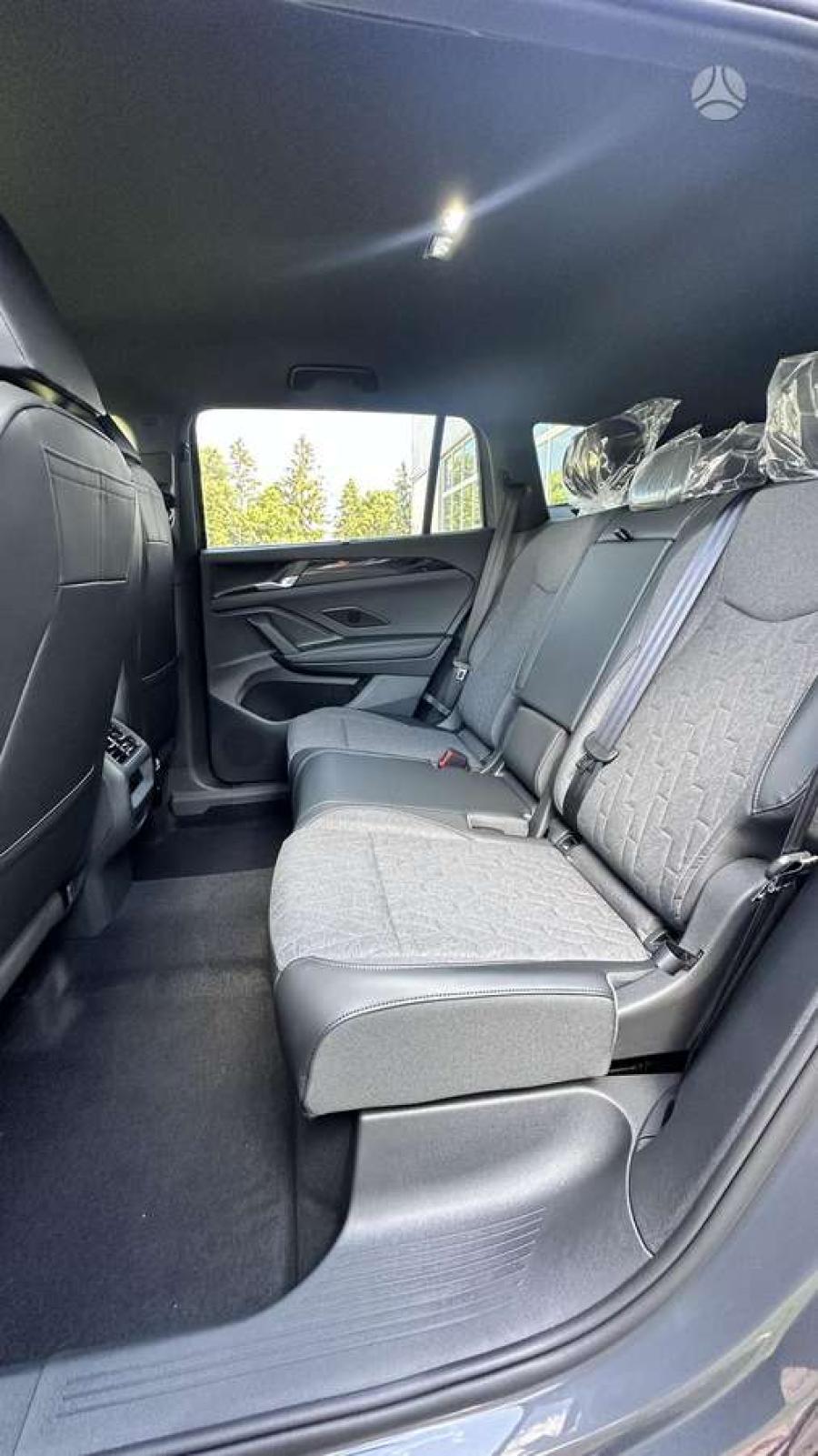 Pelēks Volkswagen Tayron 2026 Panevēža, ar dzinēja tilpumu 1.50 L un nobraukumu 10 tūkst. km par 41400 €, foto 11 vietnē AUTOMOTO.COM.LV