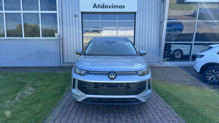 Pelēks Volkswagen Tayron 2026 Panevēža, ar dzinēja tilpumu 1.97 L un nobraukumu 10 tūkst. km par 43400 €, foto 3 vietnē AUTOMOTO.COM.LV