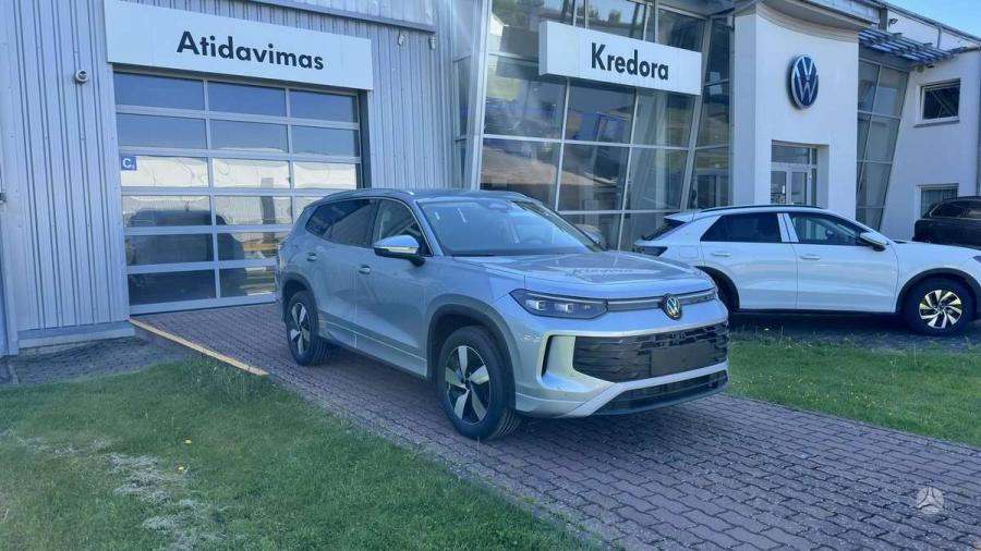 Pelēks Volkswagen Tayron 2026 Panevēža, ar dzinēja tilpumu 1.97 L un nobraukumu 10 tūkst. km par 43400 €, foto 4 vietnē AUTOMOTO.COM.LV