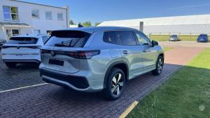 Pelēks Volkswagen Tayron 2026 Panevēža, ar dzinēja tilpumu 1.97 L un nobraukumu 10 tūkst. km par 43400 €, foto 5 vietnē AUTOMOTO.COM.LV