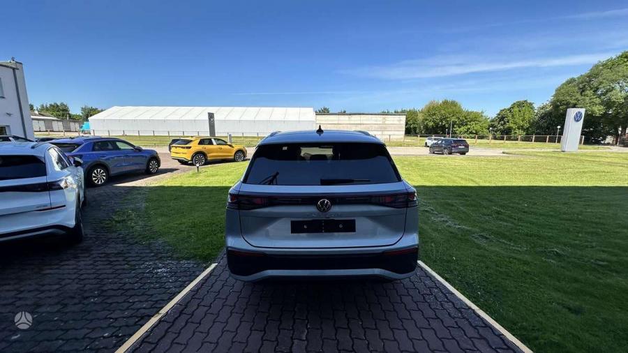 Pelēks Volkswagen Tayron 2026 Panevēža, ar dzinēja tilpumu 1.97 L un nobraukumu 10 tūkst. km par 43400 €, foto 6 vietnē AUTOMOTO.COM.LV