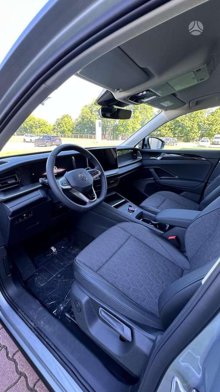 Pelēks Volkswagen Tayron 2026 Panevēža, ar dzinēja tilpumu 1.97 L un nobraukumu 10 tūkst. km par 43400 €, foto 8 vietnē AUTOMOTO.COM.LV