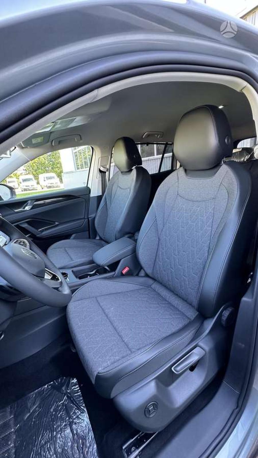 Pelēks Volkswagen Tayron 2026 Panevēža, ar dzinēja tilpumu 1.97 L un nobraukumu 10 tūkst. km par 43400 €, foto 9 vietnē AUTOMOTO.COM.LV