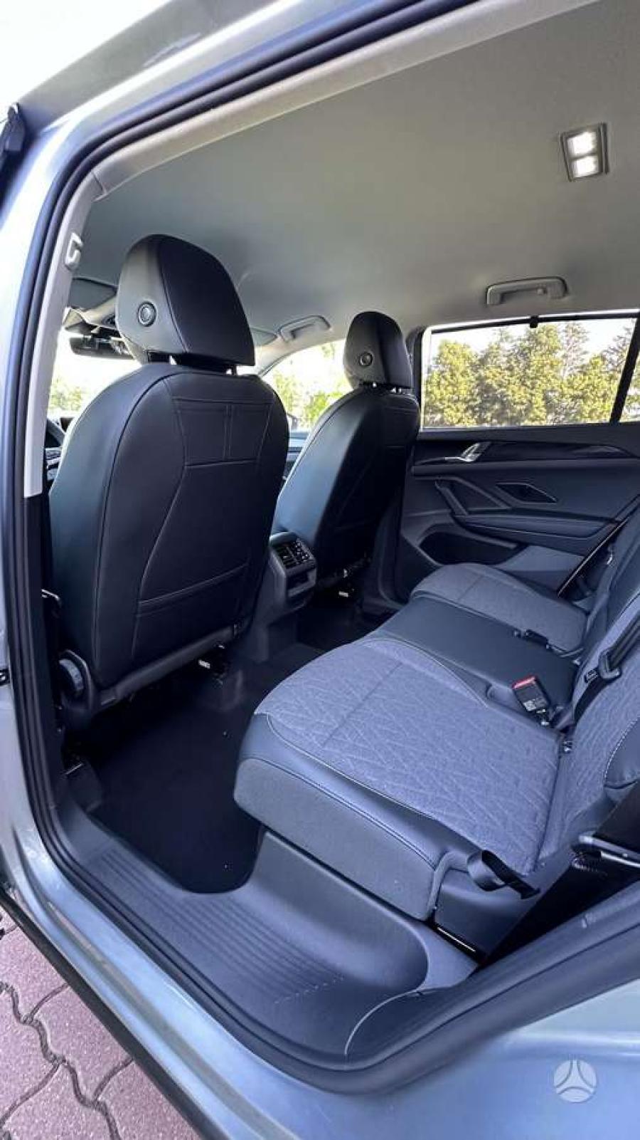 Pelēks Volkswagen Tayron 2026 Panevēža, ar dzinēja tilpumu 1.97 L un nobraukumu 10 tūkst. km par 43400 €, foto 11 vietnē AUTOMOTO.COM.LV