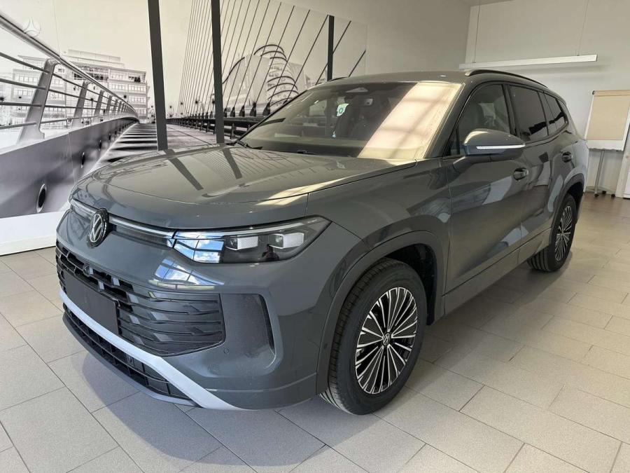 Pelēks Volkswagen Tayron 2026 Panevēža, ar dzinēja tilpumu 1.97 L un nobraukumu 0 tūkst. km par 48500 €, foto 1 vietnē AUTOMOTO.COM.LV