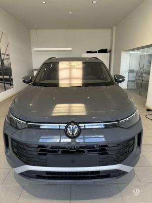 Pelēks Volkswagen Tayron 2026 Panevēža, ar dzinēja tilpumu 1.97 L un nobraukumu 0 tūkst. km par 48500 €, foto 4 vietnē AUTOMOTO.COM.LV
