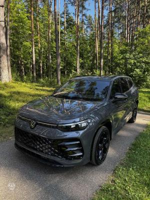 Pelēks Volkswagen Tayron 2026 Viļņa, ar dzinēja tilpumu 1.50 L un nobraukumu 3 tūkst. km par 54600 €, foto 1 vietnē AUTOMOTO.COM.LV
