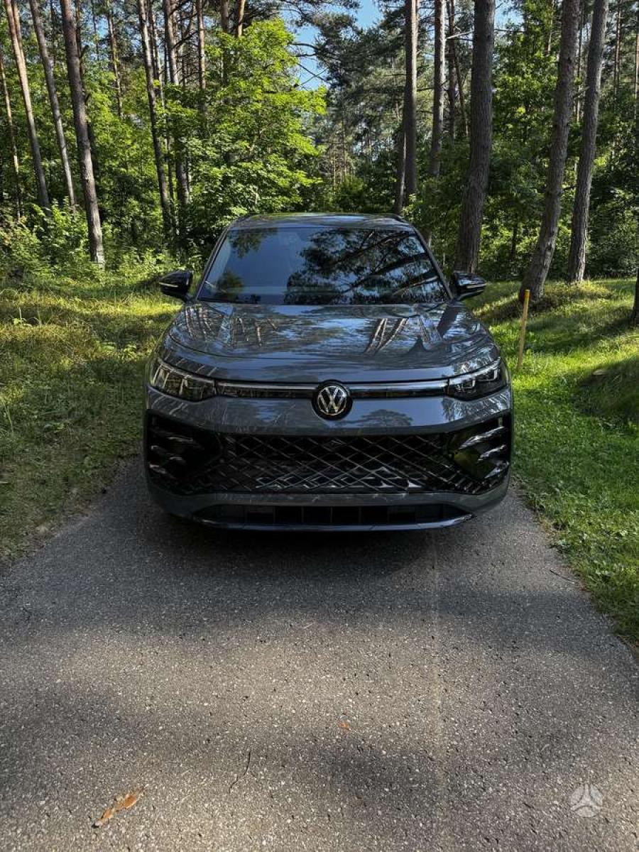 Pelēks Volkswagen Tayron 2026 Viļņa, ar dzinēja tilpumu 1.50 L un nobraukumu 3 tūkst. km par 54600 €, foto 3 vietnē AUTOMOTO.COM.LV