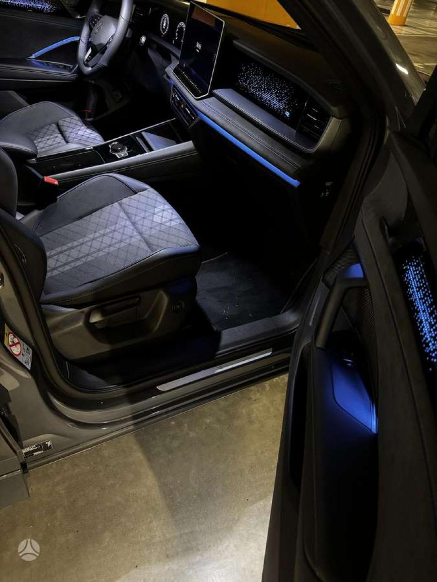 Pelēks Volkswagen Tayron 2026 Viļņa, ar dzinēja tilpumu 1.50 L un nobraukumu 3 tūkst. km par 54600 €, foto 14 vietnē AUTOMOTO.COM.LV