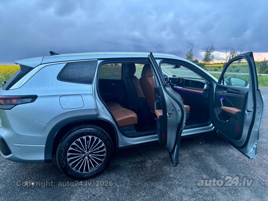Pelēks Volkswagen Tayron 2025 Tallina, ar dzinēja tilpumu 1.50 L un nobraukumu 10 tūkst. km par 44000 €, foto 6 vietnē AUTOMOTO.COM.LV