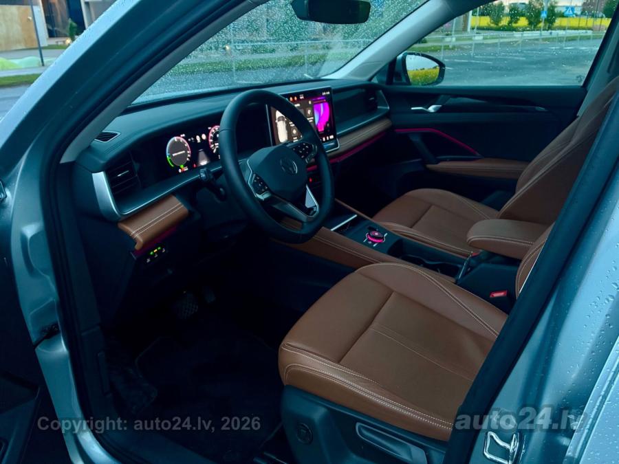 Pelēks Volkswagen Tayron 2025 Tallina, ar dzinēja tilpumu 1.50 L un nobraukumu 10 tūkst. km par 44000 €, foto 8 vietnē AUTOMOTO.COM.LV