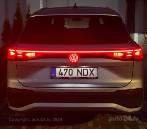 Pelēks Volkswagen Tayron 2025 Tallina, ar dzinēja tilpumu 1.50 L un nobraukumu 10 tūkst. km par 44000 €, foto 14 vietnē AUTOMOTO.COM.LV