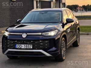 Violet Volkswagen Tayron 2025 in Riga, with an engine capacity of 1.50 L and mileage of 18 thousand km for 37900 €, photo 3 on AUTOMOTO.COM.LV