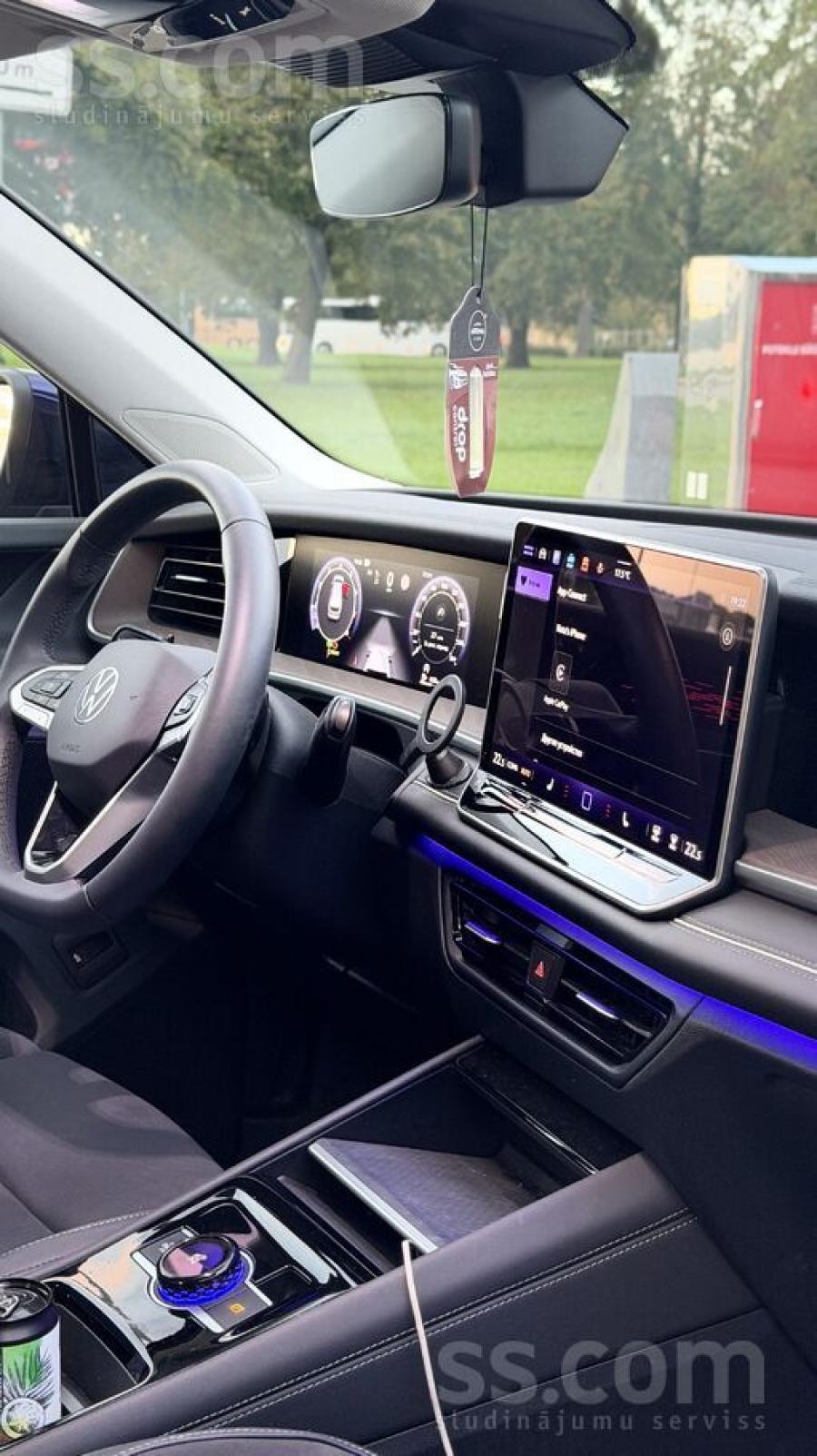 Violet Volkswagen Tayron 2025 in Riga, with an engine capacity of 1.50 L and mileage of 18 thousand km for 37900 €, photo 8 on AUTOMOTO.COM.LV
