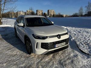 Balts Volkswagen Tayron 2025 Elektrėnai, ar dzinēja tilpumu 1.50 L un nobraukumu 5 tūkst. km par 46500 €, foto 2 vietnē AUTOMOTO.COM.LV