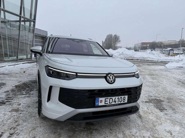Balts Volkswagen Tayron 2025 Šauļi, ar dzinēja tilpumu 1.50 L un nobraukumu 4 tūkst. km par 42500 €, foto 8 vietnē AUTOMOTO.COM.LV