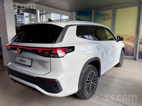 Balts Volkswagen Tayron 2026 Valmiera, ar dzinēja tilpumu 1.50 L un nobraukumu 7 tūkst. km par 42851 €, foto 2 vietnē AUTOMOTO.COM.LV