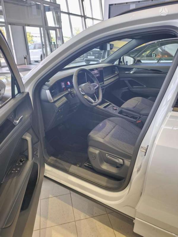 White Volkswagen Tayron 2026 in Siauliai, with an engine capacity of 1.50 L and mileage of 0 thousand km for 40403 €, photo 6 on AUTOMOTO.COM.LV