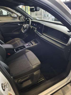 White Volkswagen Tayron 2026 in Siauliai, with an engine capacity of 1.50 L and mileage of 0 thousand km for 40403 €, photo 7 on AUTOMOTO.COM.LV