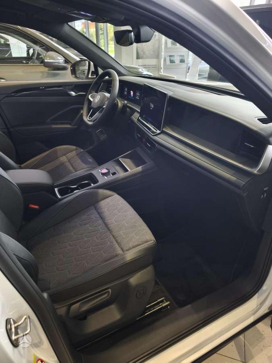 White Volkswagen Tayron 2026 in Siauliai, with an engine capacity of 1.50 L and mileage of 0 thousand km for 40403 €, photo 7 on AUTOMOTO.COM.LV