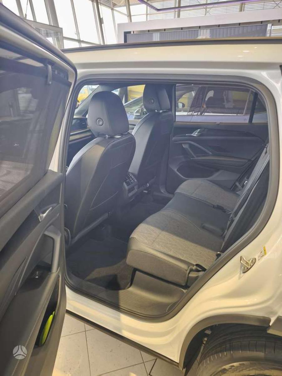 White Volkswagen Tayron 2026 in Siauliai, with an engine capacity of 1.50 L and mileage of 0 thousand km for 40403 €, photo 8 on AUTOMOTO.COM.LV