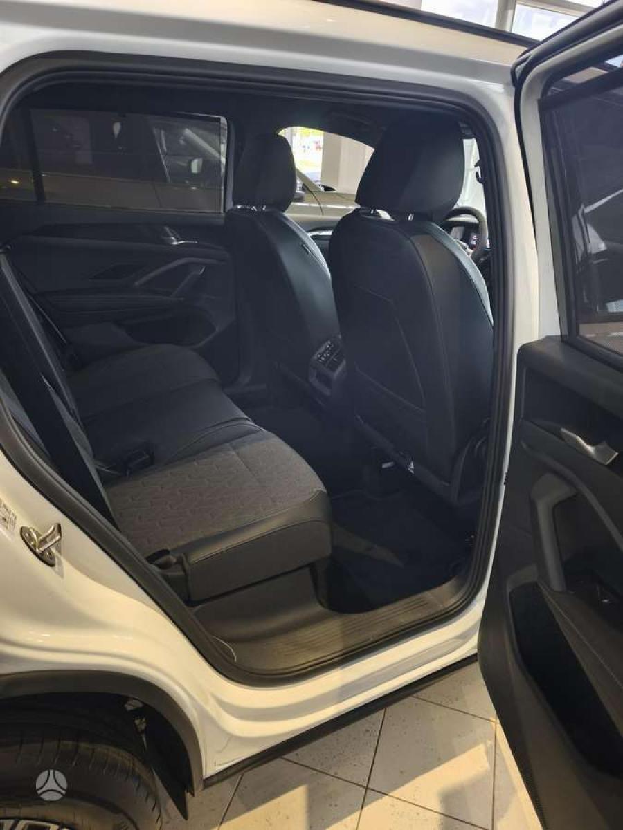 White Volkswagen Tayron 2026 in Siauliai, with an engine capacity of 1.50 L and mileage of 0 thousand km for 40403 €, photo 9 on AUTOMOTO.COM.LV
