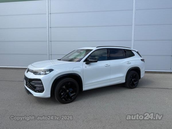 Balts Volkswagen Tayron 2025 Tallina, ar dzinēja tilpumu 1.50 L un nobraukumu 11 tūkst. km par 52900 €, foto 2 vietnē AUTOMOTO.COM.LV