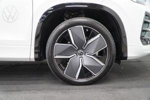 White Volkswagen Tayron 2026 in Tallinn, with an engine capacity of 1.50 L and mileage of 6 thousand km for 54900 €, photo 22 on AUTOMOTO.COM.LV