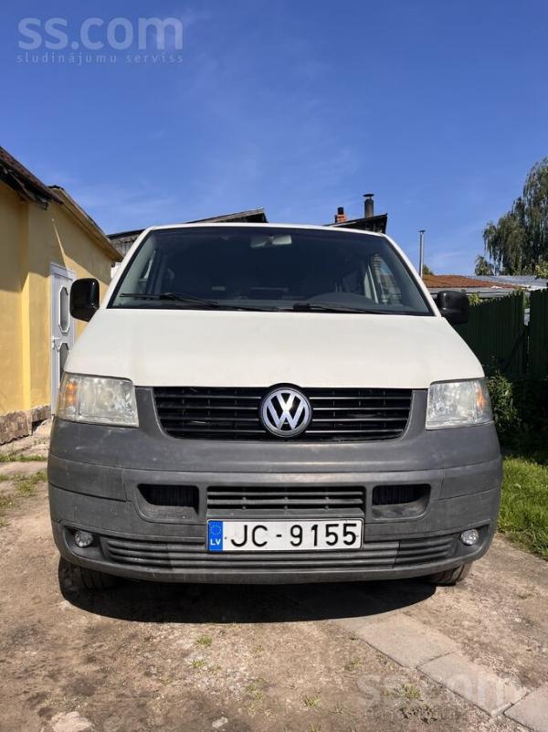 White Volkswagen Teramont 2003 in Jelgava, with an engine capacity of 2.50 L and mileage of 424 thousand km for 4000 €, photo 1 on AUTOMOTO.COM.LV