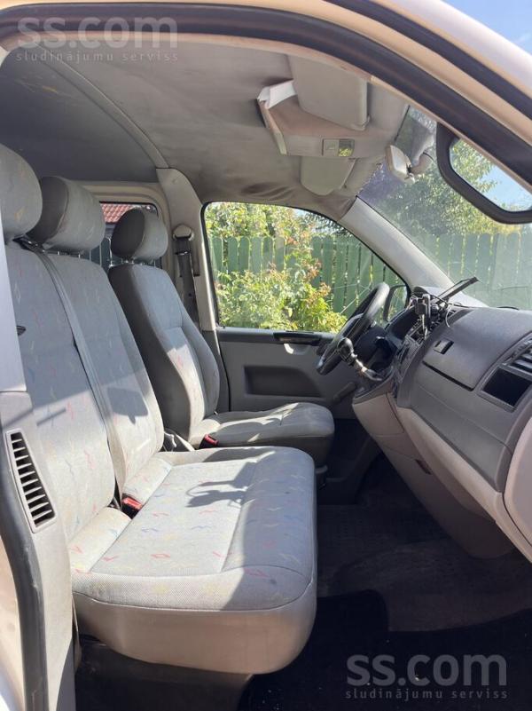 White Volkswagen Teramont 2003 in Jelgava, with an engine capacity of 2.50 L and mileage of 424 thousand km for 4000 €, photo 9 on AUTOMOTO.COM.LV