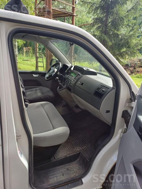 White Volkswagen Teramont 2014 in Riga, with an engine capacity of 2.00 L and mileage of 218 thousand km for 11500 €, photo 3 on AUTOMOTO.COM.LV