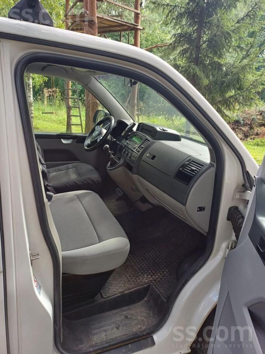 White Volkswagen Teramont 2014 in Riga, with an engine capacity of 2.00 L and mileage of 218 thousand km for 11500 €, photo 3 on AUTOMOTO.COM.LV
