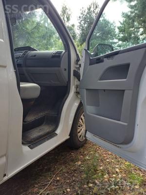 White Volkswagen Teramont 2014 in Riga, with an engine capacity of 2.00 L and mileage of 218 thousand km for 11500 €, photo 9 on AUTOMOTO.COM.LV